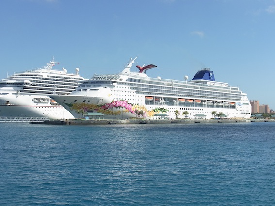 バハマクルーズ 船選び: Caolitaの小径